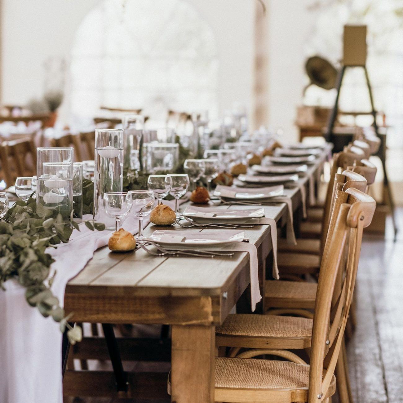 Location Table bois rustique rectangulaire 8/10 personnes en Dordogne